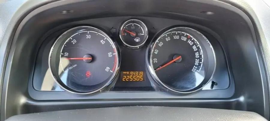 Black Opel Antara 2011 in Riga, with an engine capacity of 2.20 L and mileage of 225 thousand km for 8500 €, photo 18 on AUTOMOTO.COM.LV