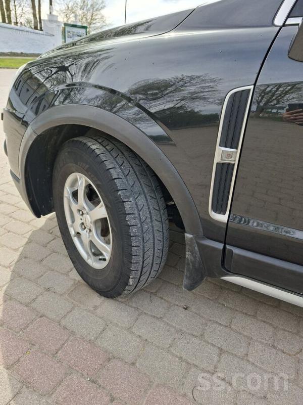 Black Opel Antara 2011 in Preili, with an engine capacity of 2.20 L and mileage of 239 thousand km for 4850 €, photo 4 on AUTOMOTO.COM.LV