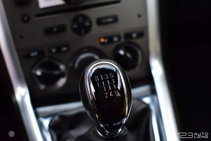 Black Opel Antara 2011 in Kretinga, with an engine capacity of 2.20 L and mileage of 194 thousand km for 5450 €, photo 18 on AUTOMOTO.COM.LV