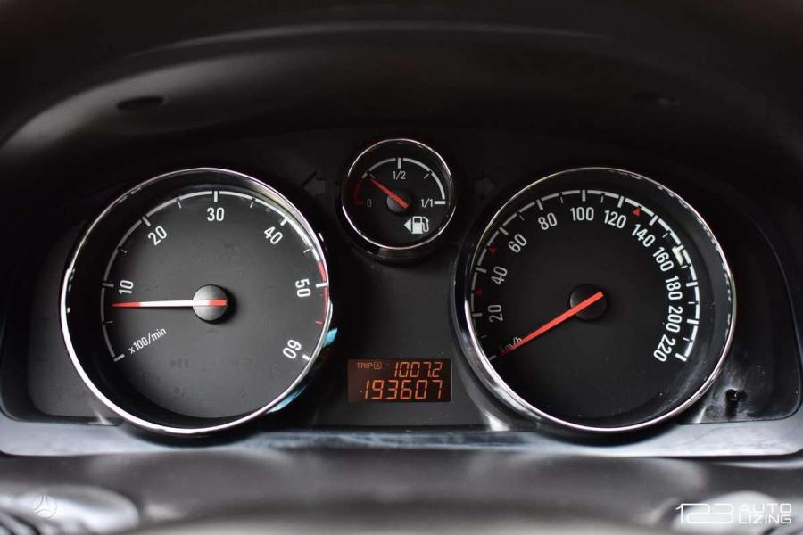 Black Opel Antara 2011 in Kretinga, with an engine capacity of 2.20 L and mileage of 194 thousand km for 5450 €, photo 23 on AUTOMOTO.COM.LV