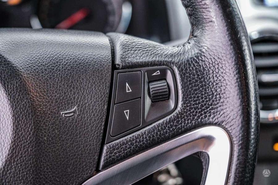 Melns Opel Antara 2011 Kauņa, ar dzinēja tilpumu 2.00 L un nobraukumu 173 tūkst. km par 4900 €, foto 17 vietnē AUTOMOTO.COM.LV