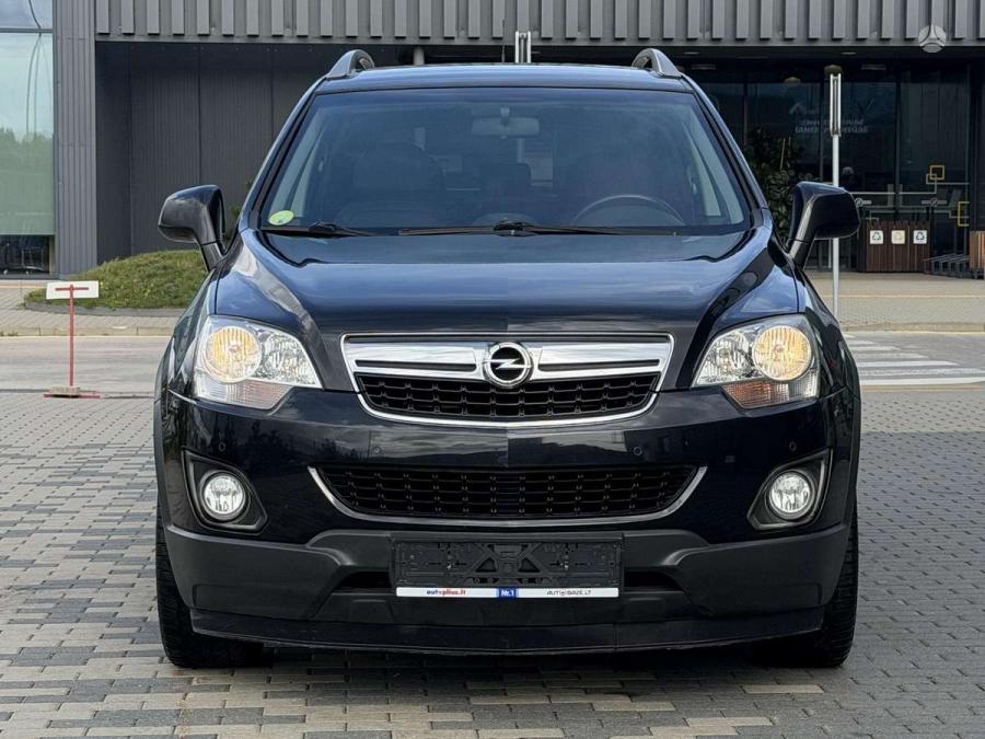 Black Opel Antara 2011 in Siauliai, with an engine capacity of 2.23 L and mileage of 138 thousand km for 4990 €, photo 3 on AUTOMOTO.COM.LV