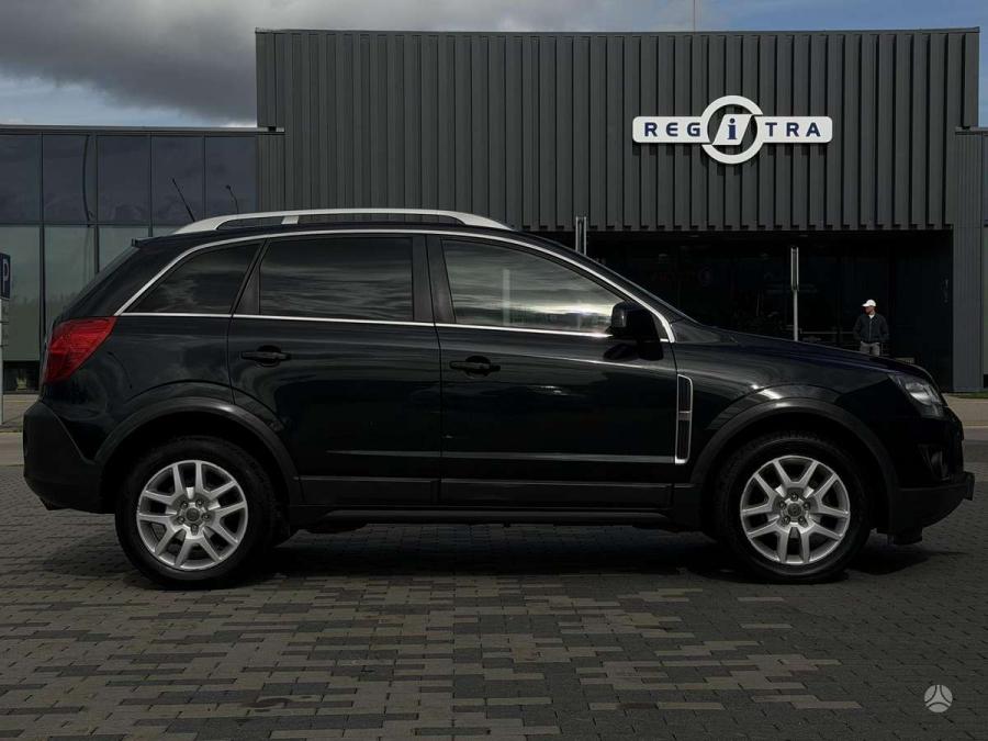 Black Opel Antara 2011 in Siauliai, with an engine capacity of 2.23 L and mileage of 138 thousand km for 4990 €, photo 5 on AUTOMOTO.COM.LV