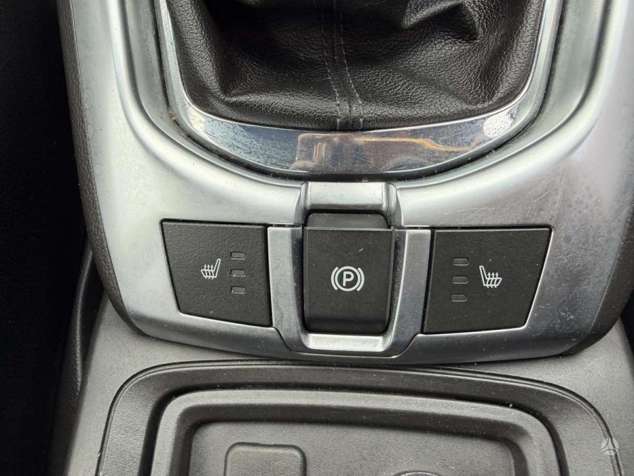 Black Opel Antara 2011 in Siauliai, with an engine capacity of 2.23 L and mileage of 138 thousand km for 4990 €, photo 20 on AUTOMOTO.COM.LV