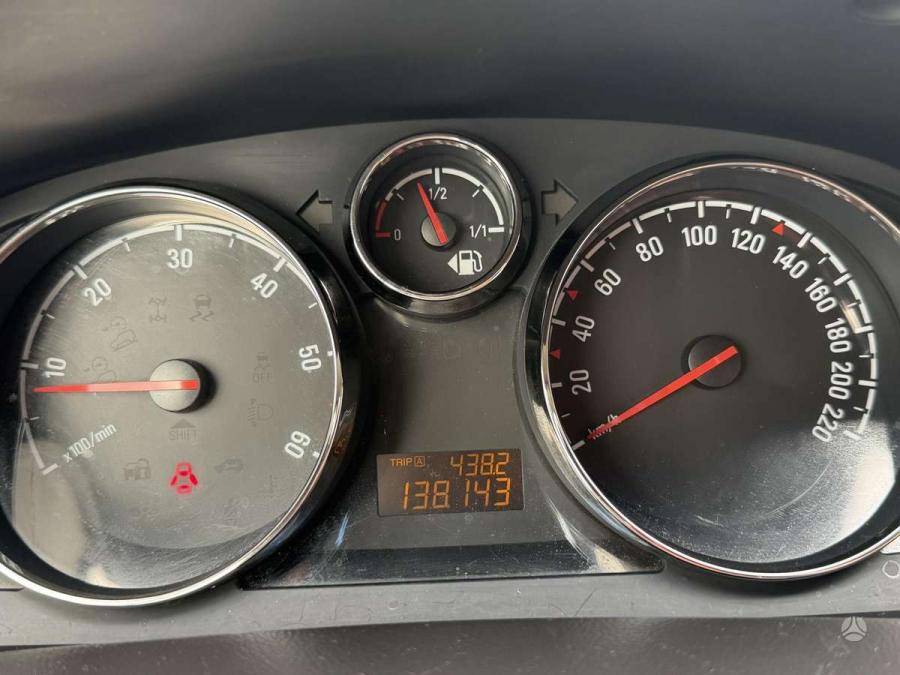 Black Opel Antara 2011 in Siauliai, with an engine capacity of 2.23 L and mileage of 138 thousand km for 4990 €, photo 24 on AUTOMOTO.COM.LV