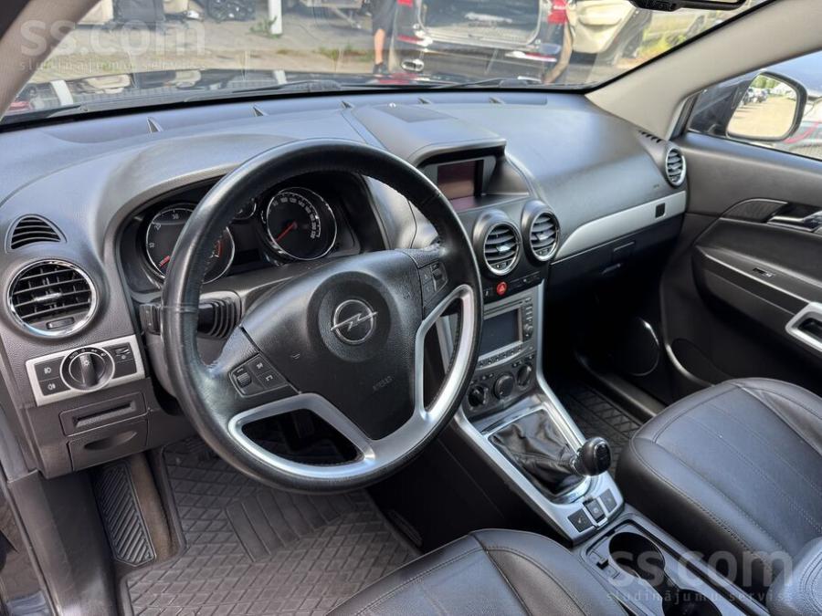 Black Opel Antara 2012 in Talsi, with an engine capacity of 2.20 L and mileage of 216 thousand km for 5500 €, photo 10 on AUTOMOTO.COM.LV