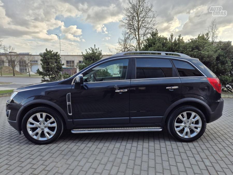 Black Opel Antara 2012 in Mazeikiai, with an engine capacity of 2.20 L and mileage of 166 thousand km for 5450 €, photo 3 on AUTOMOTO.COM.LV