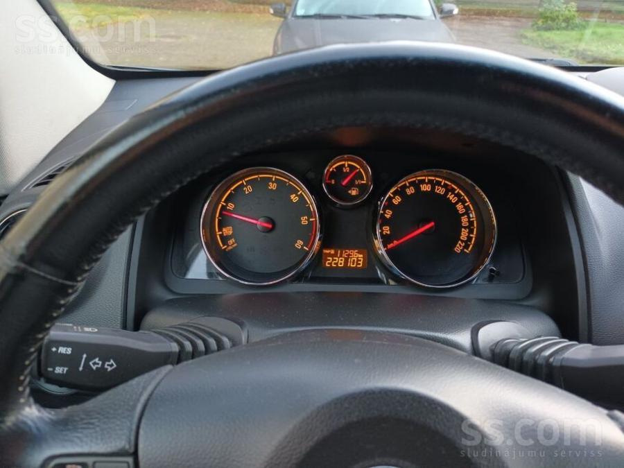 Melns Opel Antara 2012 Rīga, ar dzinēja tilpumu 2.20 L un nobraukumu 244 tūkst. km par 4500 €, foto 9 vietnē AUTOMOTO.COM.LV