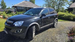 Black Opel Antara 2012 in Plunge, with an engine capacity of 2.23 L and mileage of 232 thousand km for 4900 €, photo  on AUTOMOTO.COM.LV