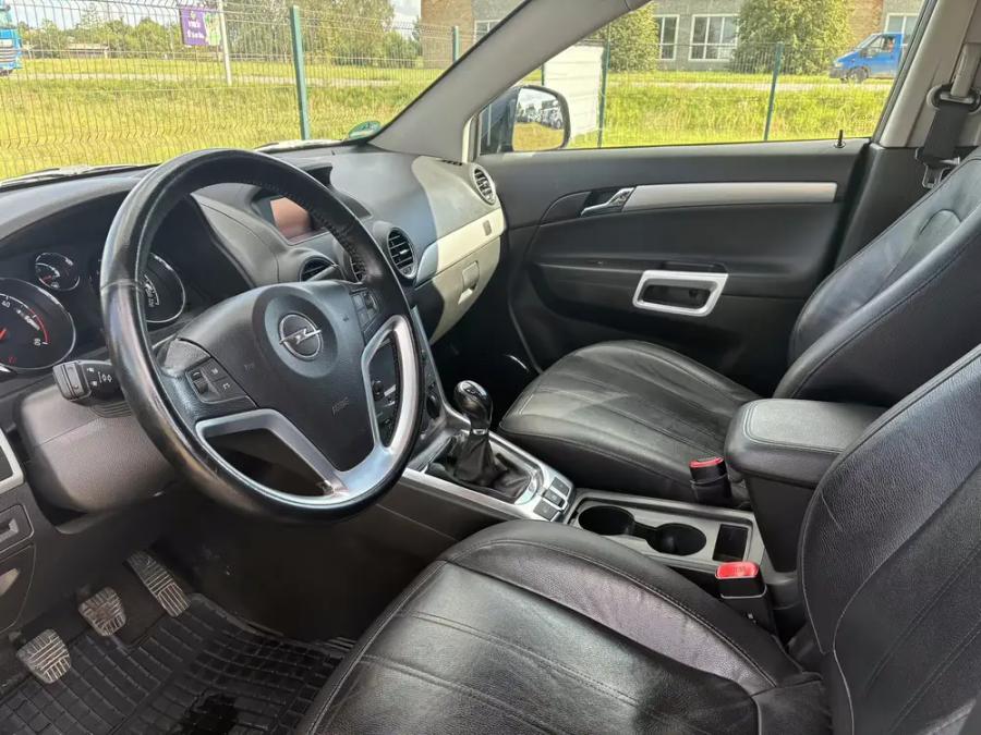 Black Opel Antara 2012 in Saldus, with an engine capacity of 2.20 L and mileage of 251 thousand km for 5999 €, photo 8 on AUTOMOTO.COM.LV