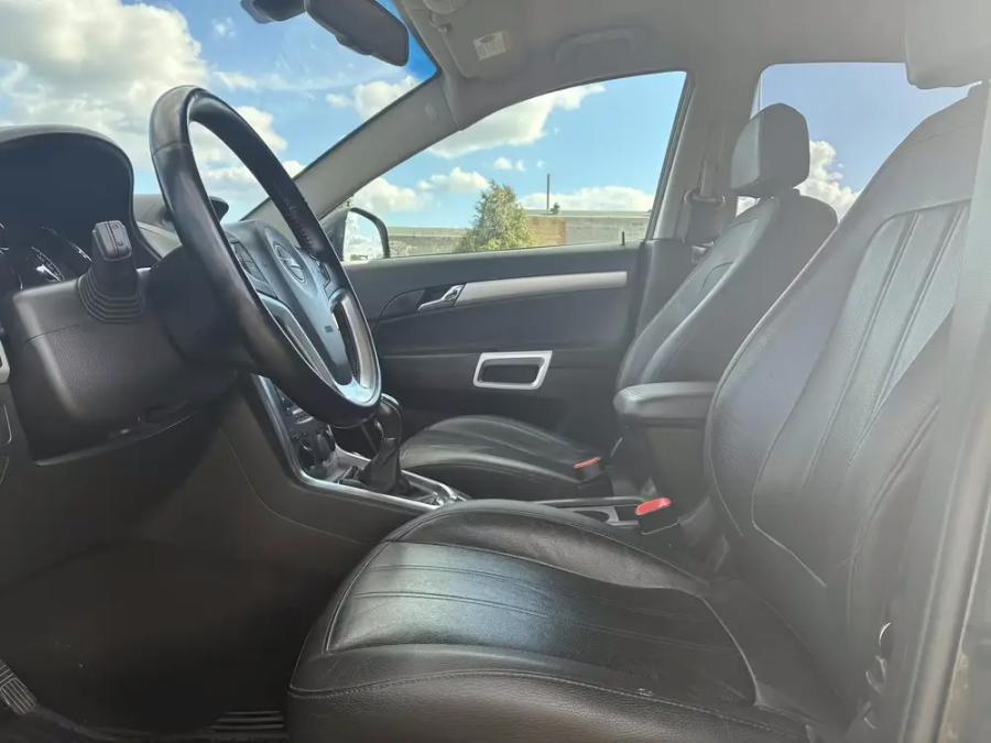 Black Opel Antara 2012 in Saldus, with an engine capacity of 2.20 L and mileage of 251 thousand km for 5999 €, photo 9 on AUTOMOTO.COM.LV