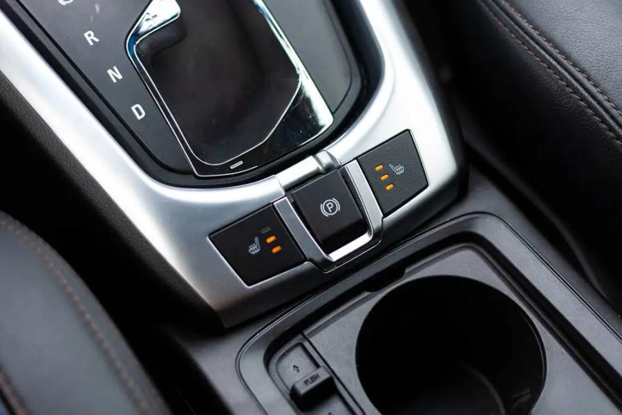 Melns Opel Antara 2012 Rīga, ar dzinēja tilpumu 2.20 L un nobraukumu 145 tūkst. km par 7995 €, foto 33 vietnē AUTOMOTO.COM.LV