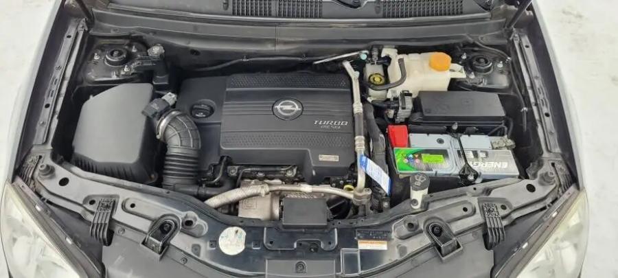 Black Opel Antara 2012 in Riga, with an engine capacity of 2.20 L and mileage of 199 thousand km for 8200 €, photo 13 on AUTOMOTO.COM.LV