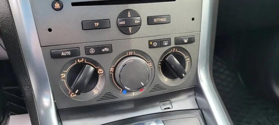 Black Opel Antara 2012 in Riga, with an engine capacity of 2.20 L and mileage of 199 thousand km for 8200 €, photo 25 on AUTOMOTO.COM.LV