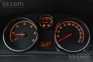 Black Opel Antara 2012 in Riga, with an engine capacity of 2.20 L and mileage of 184 thousand km for 5100 €, photo 19 on AUTOMOTO.COM.LV