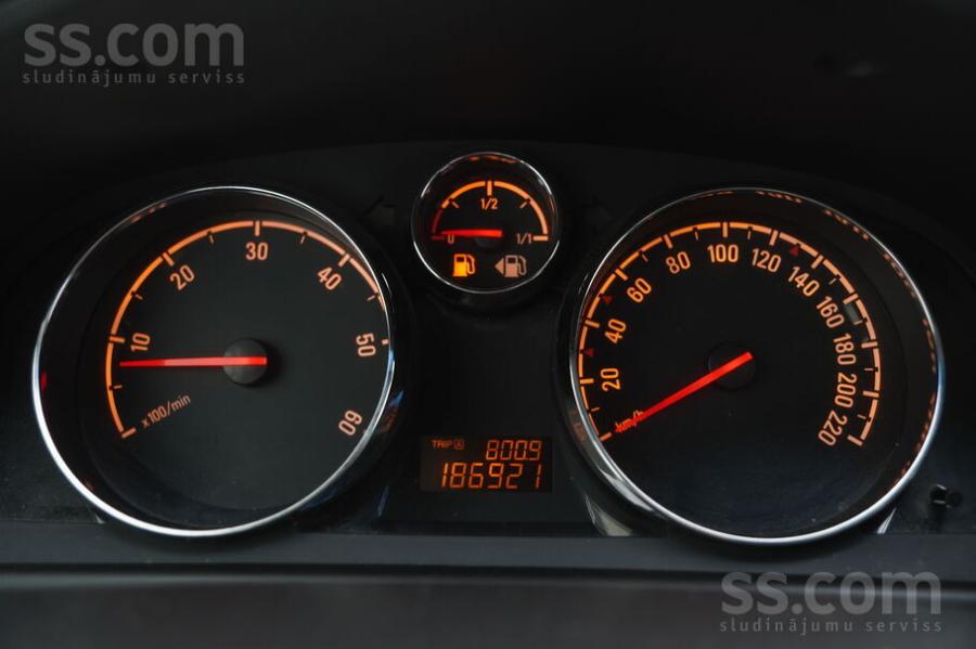Black Opel Antara 2012 in Riga, with an engine capacity of 2.20 L and mileage of 184 thousand km for 5100 €, photo 19 on AUTOMOTO.COM.LV