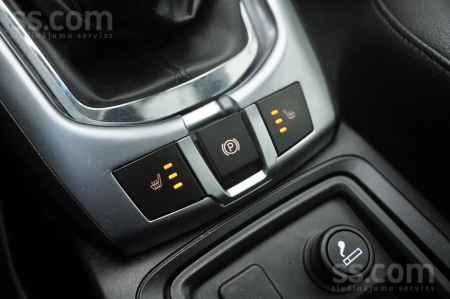 Black Opel Antara 2012 in Riga, with an engine capacity of 2.20 L and mileage of 184 thousand km for 5100 €, photo 21 on AUTOMOTO.COM.LV
