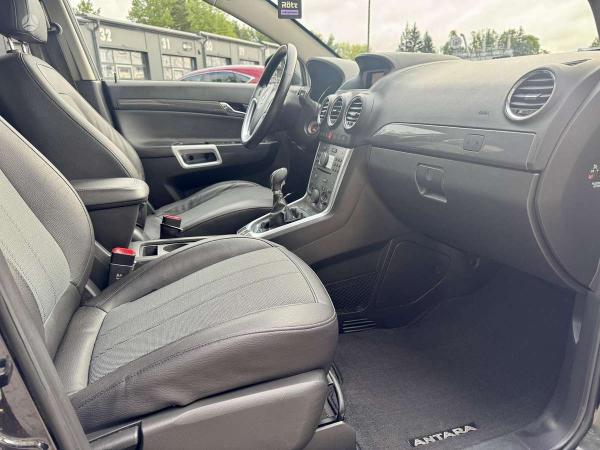 Black Opel Antara 2012 in Siauliai, with an engine capacity of 2.23 L and mileage of 310 thousand km for 3850 €, photo 6 on AUTOMOTO.COM.LV