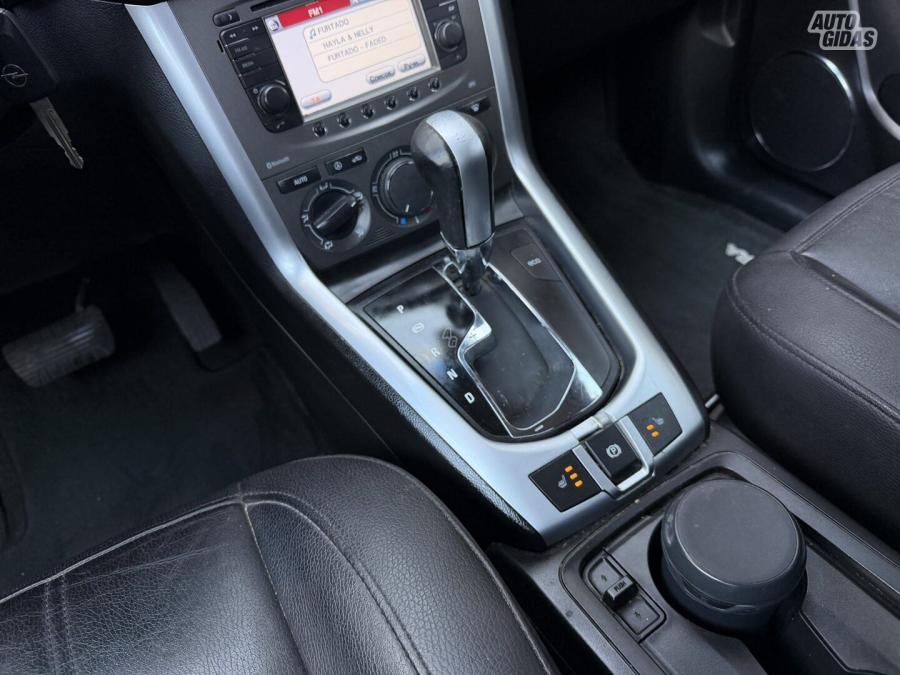 Black Opel Antara 2012 in Vilnius, with an engine capacity of 2.20 L and mileage of 184 thousand km for 3490 €, photo 10 on AUTOMOTO.COM.LV