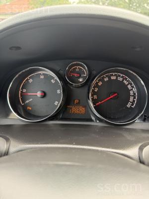 Black Opel Antara 2012 in Ventspils, with an engine capacity of 2.20 L and mileage of 140 thousand km for 5990 €, photo 14 on AUTOMOTO.COM.LV