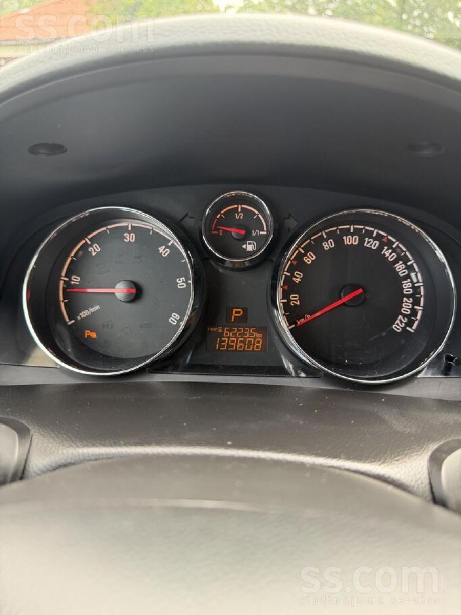 Black Opel Antara 2012 in Ventspils, with an engine capacity of 2.20 L and mileage of 140 thousand km for 5990 €, photo 14 on AUTOMOTO.COM.LV