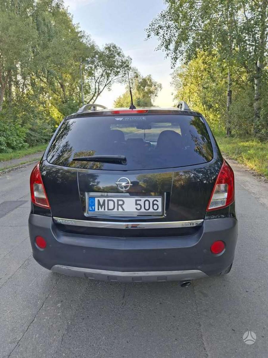 Black Opel Antara 2012 in Vievis, with an engine capacity of 2.23 L and mileage of 169 thousand km for 5400 €, photo 5 on AUTOMOTO.COM.LV