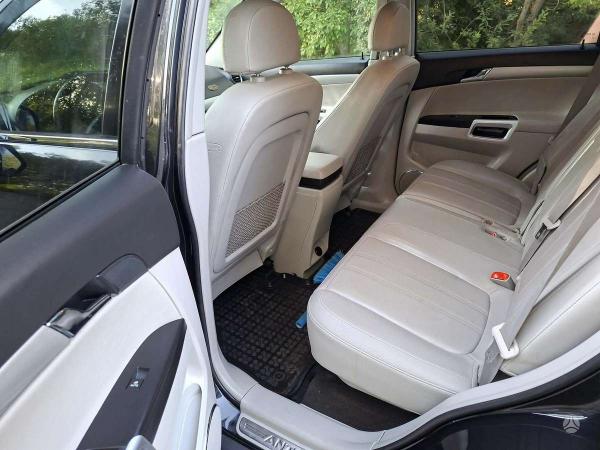 Black Opel Antara 2012 in Vievis, with an engine capacity of 2.23 L and mileage of 169 thousand km for 5400 €, photo 9 on AUTOMOTO.COM.LV