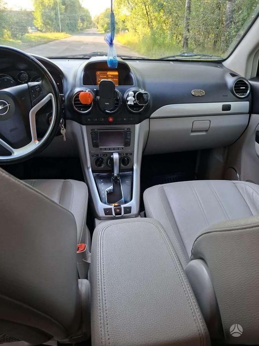 Black Opel Antara 2012 in Vievis, with an engine capacity of 2.23 L and mileage of 169 thousand km for 5400 €, photo 10 on AUTOMOTO.COM.LV