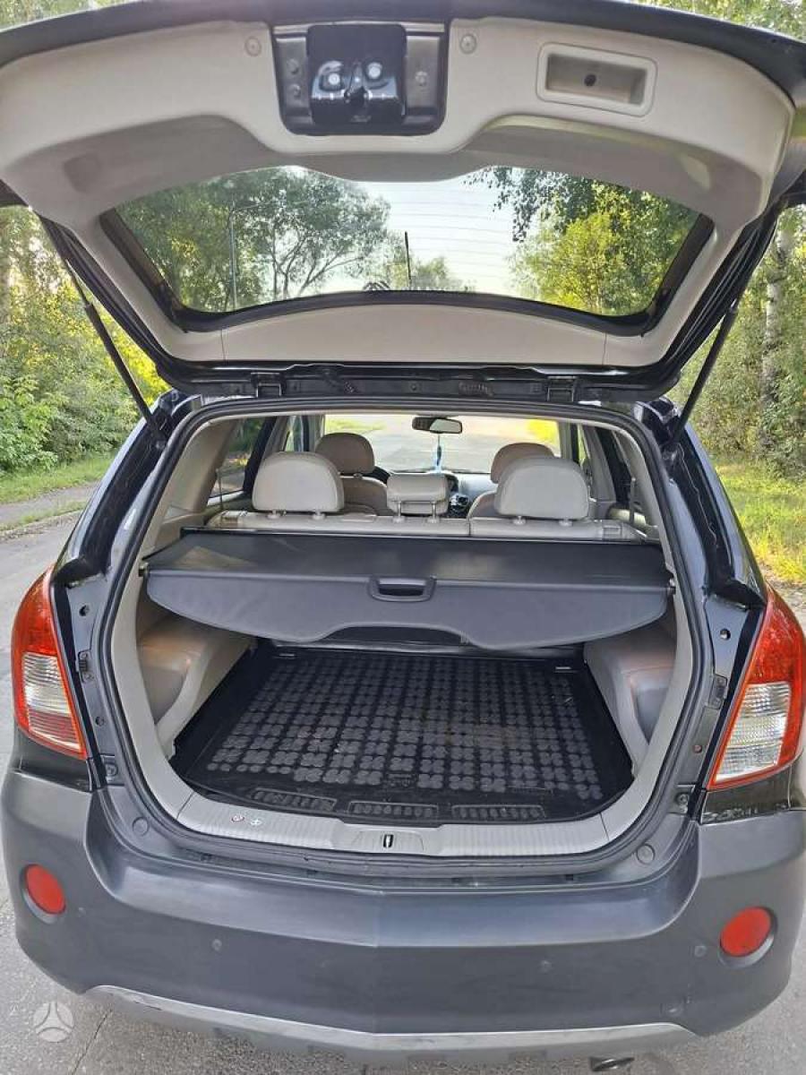 Black Opel Antara 2012 in Vievis, with an engine capacity of 2.23 L and mileage of 169 thousand km for 5400 €, photo 12 on AUTOMOTO.COM.LV