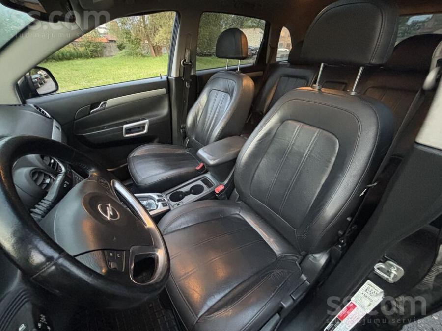 Black Opel Antara 2012 in Jelgava, with an engine capacity of 2.20 L and mileage of 298 thousand km for 2950 €, photo 6 on AUTOMOTO.COM.LV