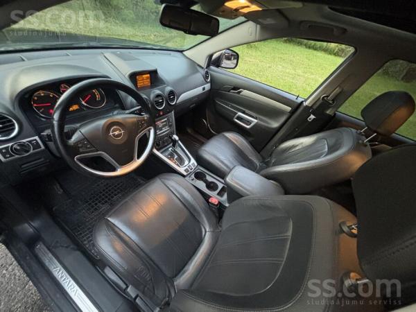 Opel Antara 2012 in Jelgava on AUTOMOTO.COM.LV Black Opel Antara 2012 in Jelgava, with an engine capacity of 2.20 L and mileage of 298 thousand km for 2950 €, photo 7 on AUTOMOTO.COM.LV