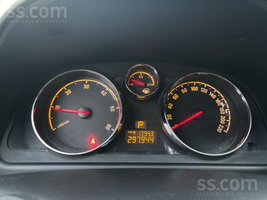 Black Opel Antara 2012 in Jelgava, with an engine capacity of 2.20 L and mileage of 298 thousand km for 2950 €, photo 17 on AUTOMOTO.COM.LV