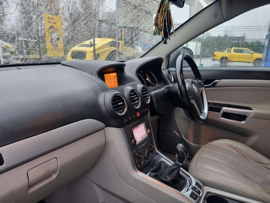 Black Opel Antara 2013 in Taurage, with an engine capacity of 2.20 L and mileage of 116 thousand km for 2650 €, photo 20 on AUTOMOTO.COM.LV