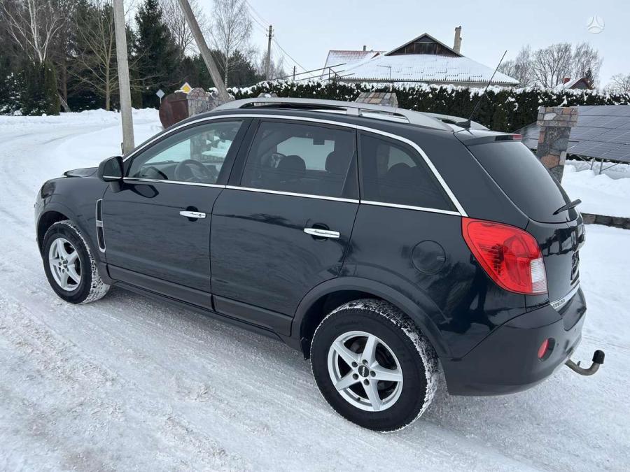 Black Opel Antara 2013 in Pasvalys, with an engine capacity of 2.20 L and mileage of 186 thousand km for 4999 €, photo 3 on AUTOMOTO.COM.LV