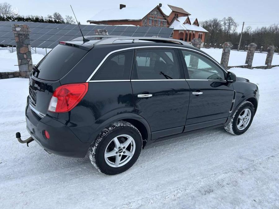 Black Opel Antara 2013 in Pasvalys, with an engine capacity of 2.20 L and mileage of 186 thousand km for 4999 €, photo 7 on AUTOMOTO.COM.LV