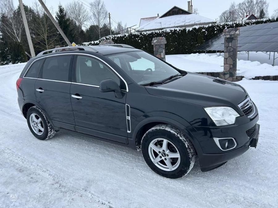 Black Opel Antara 2013 in Pasvalys, with an engine capacity of 2.20 L and mileage of 186 thousand km for 4999 €, photo 8 on AUTOMOTO.COM.LV