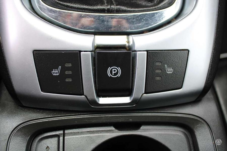 Black Opel Antara 2013 in Vilnius, with an engine capacity of 2.23 L and mileage of 275 thousand km for 5790 €, photo 11 on AUTOMOTO.COM.LV