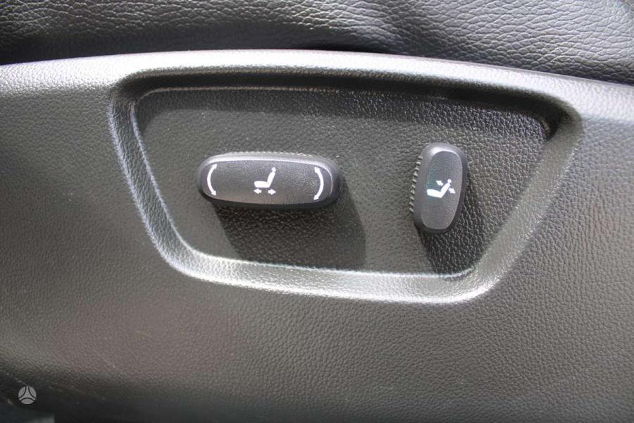 Black Opel Antara 2013 in Vilnius, with an engine capacity of 2.23 L and mileage of 275 thousand km for 5790 €, photo 13 on AUTOMOTO.COM.LV