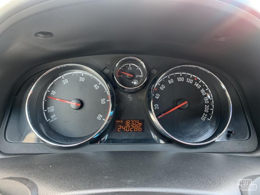 Black Opel Antara 2013 in Kaunas, with an engine capacity of 2.20 L and mileage of 240 thousand km for 5199 €, photo 40 on AUTOMOTO.COM.LV