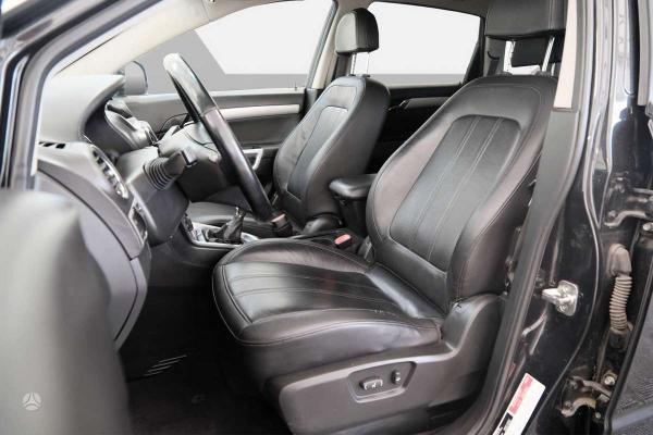 Black Opel Antara 2013 in Kaunas, with an engine capacity of 2.20 L and mileage of 276 thousand km for 5590 €, photo 6 on AUTOMOTO.COM.LV