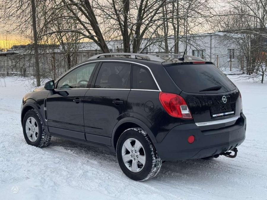 Black Opel Antara 2014 in Siauliai, with an engine capacity of 0.00 L and mileage of 293 thousand km for 4850 €, photo 4 on AUTOMOTO.COM.LV