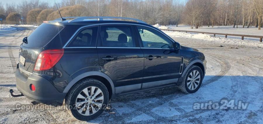 Black Opel Antara 2014 in Tallinn, with an engine capacity of 2.20 L and mileage of 243 thousand km for 3999 €, photo 3 on AUTOMOTO.COM.LV