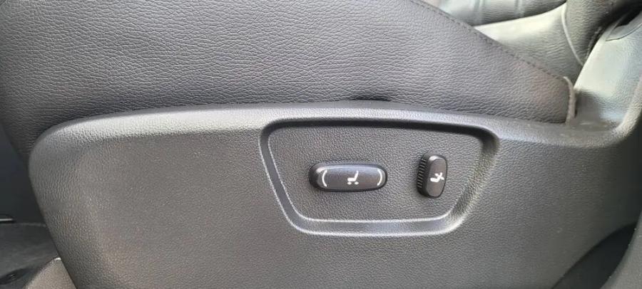 Black Opel Antara 2014 in Riga, with an engine capacity of 2.20 L and mileage of 175 thousand km for 8900 €, photo 18 on AUTOMOTO.COM.LV