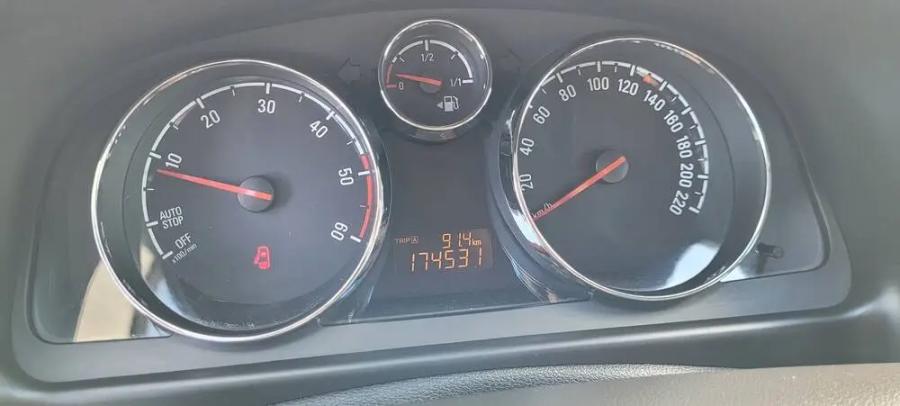 Black Opel Antara 2014 in Riga, with an engine capacity of 2.20 L and mileage of 175 thousand km for 8900 €, photo 29 on AUTOMOTO.COM.LV