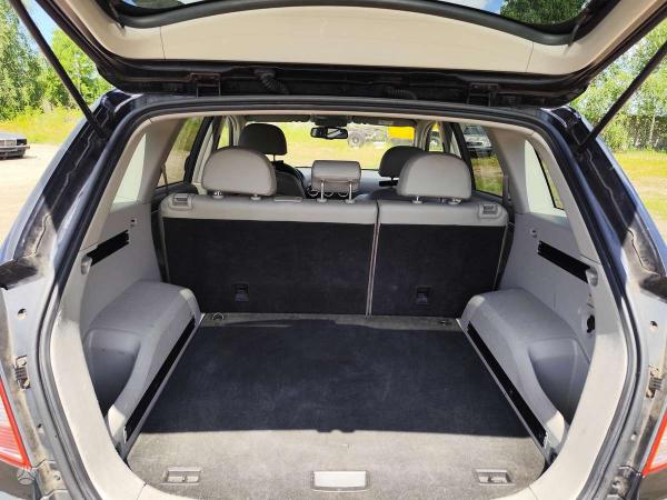 Black Opel Antara 2014 in Pakruojis, with an engine capacity of 2.23 L and mileage of 175 thousand km for 4000 €, photo 8 on AUTOMOTO.COM.LV