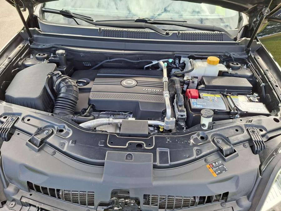 Black Opel Antara 2014 in Siauliai, with an engine capacity of 2.23 L and mileage of 179 thousand km for 5950 €, photo 21 on AUTOMOTO.COM.LV