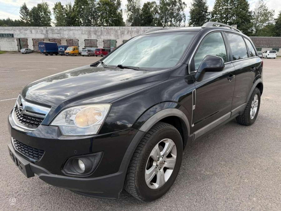 Black Opel Antara 2014 in Raseiniai, with an engine capacity of 2.23 L and mileage of 233 thousand km for 4300 €, photo 1 on AUTOMOTO.COM.LV
