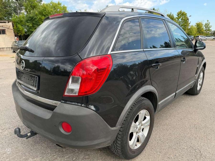 Black Opel Antara 2014 in Raseiniai, with an engine capacity of 2.23 L and mileage of 233 thousand km for 4300 €, photo 6 on AUTOMOTO.COM.LV