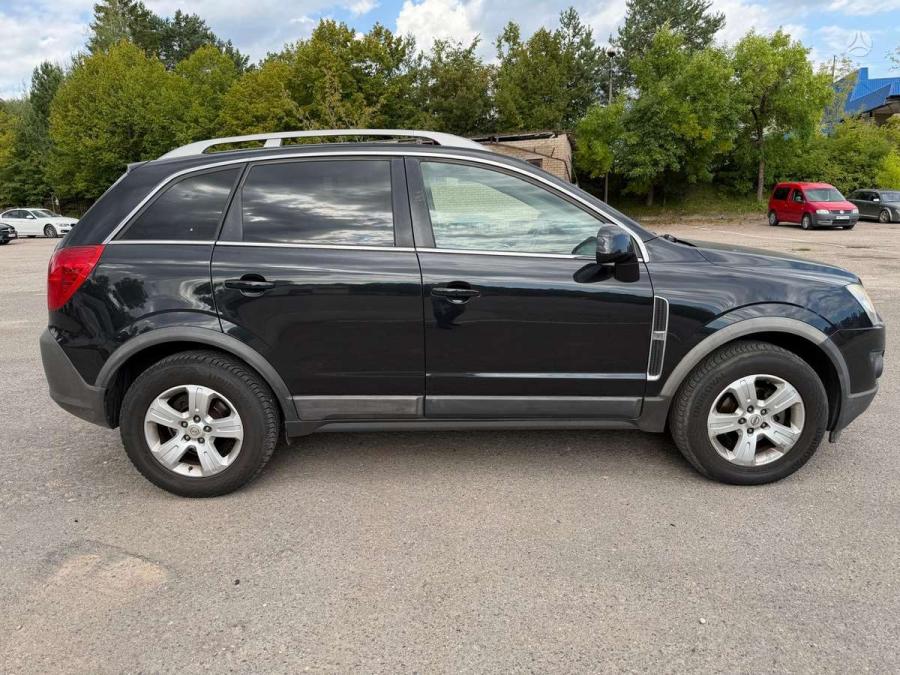 Black Opel Antara 2014 in Raseiniai, with an engine capacity of 2.23 L and mileage of 233 thousand km for 4300 €, photo 7 on AUTOMOTO.COM.LV