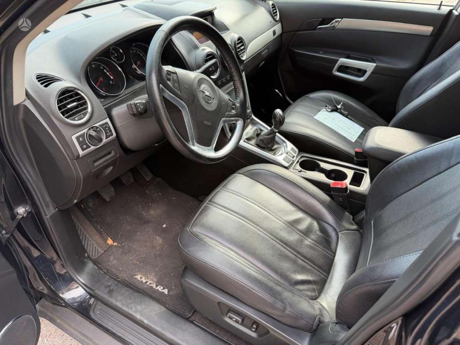 Black Opel Antara 2014 in Raseiniai, with an engine capacity of 2.23 L and mileage of 233 thousand km for 4300 €, photo 10 on AUTOMOTO.COM.LV